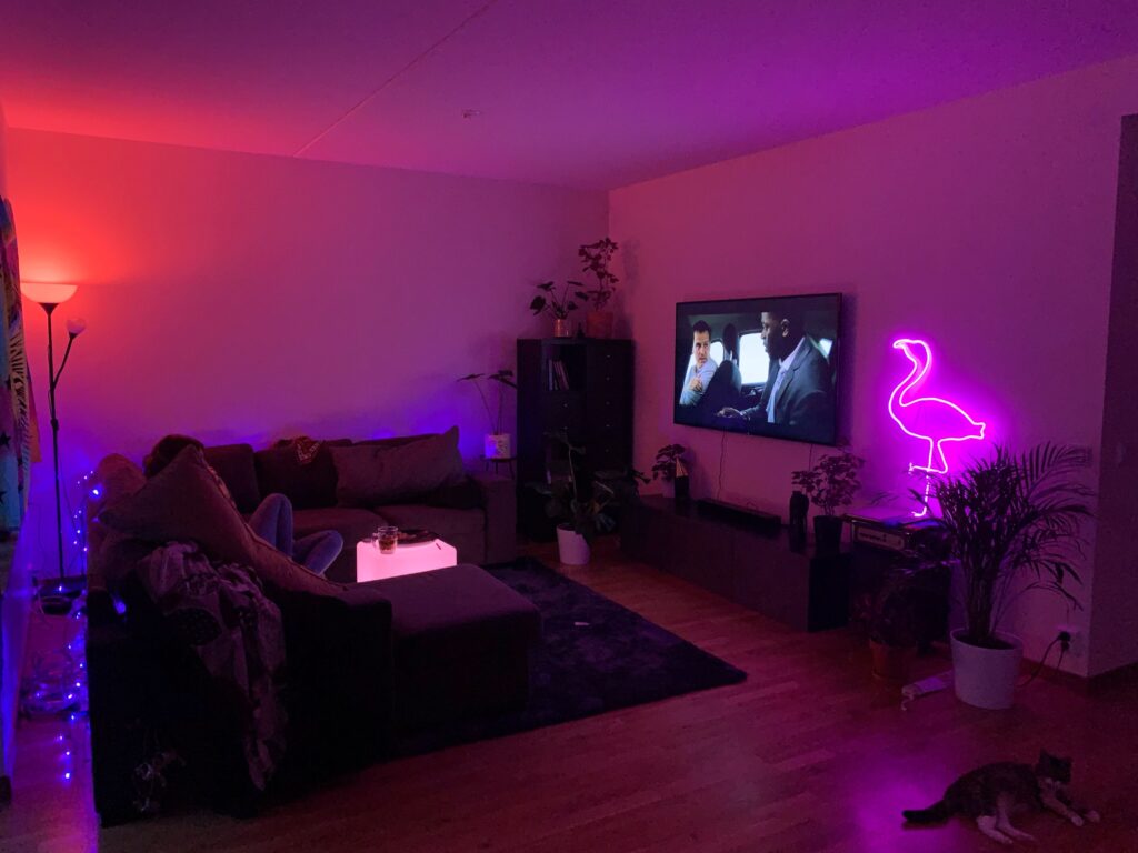 How to use neon signs to add personality to your decor - House Integrals